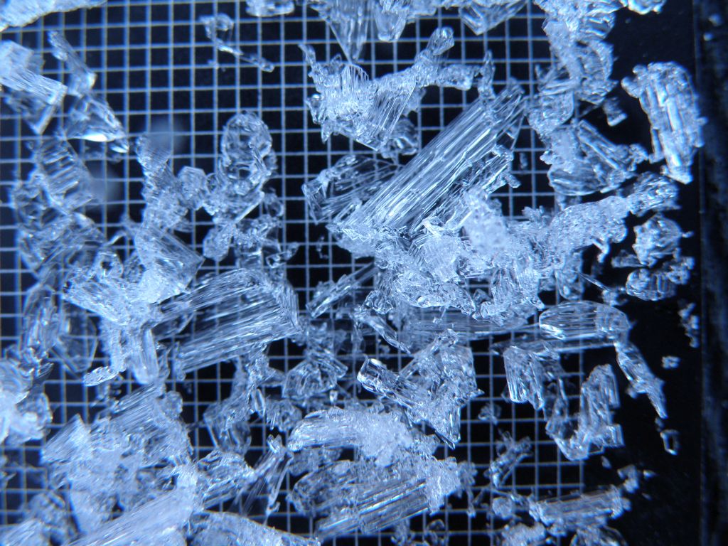 Ice crystals in snow look different from different directions – now ...